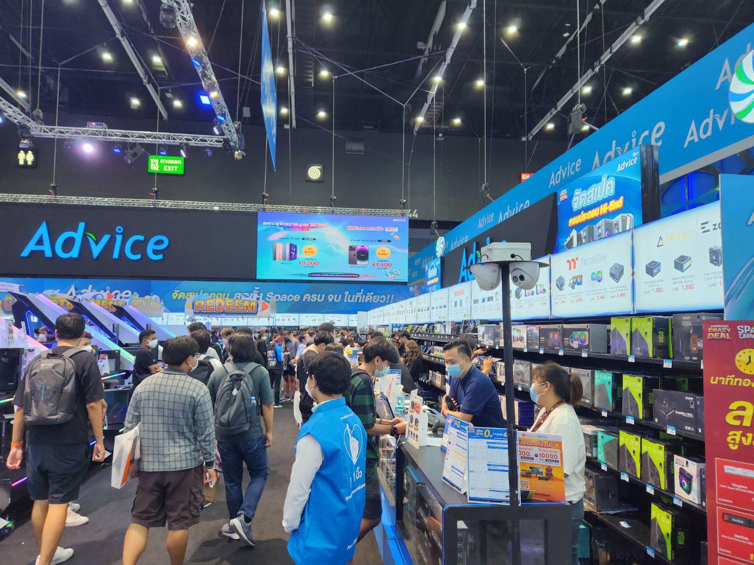 บรรยากาศ COMMART CRAZY DEAL พร้อมดีลพิเศษเอาใจสาวกไอที